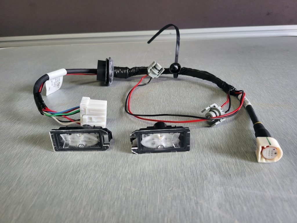 WK Rear license plate light kit - Jeep Spares